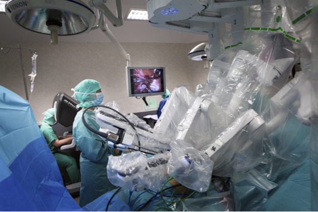 INDUSTRIAL ROBOTICS TRANSFORMING HEALTH - usedrobotstrade.com INDUSTRIAL ROBOTICS TRANSFORMING HEALTH - usedrobotstrade.com